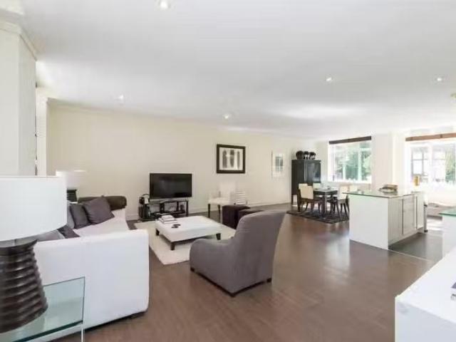 Percy Laurie House, Upper Richmond. 2 bed flat for sale £875.
