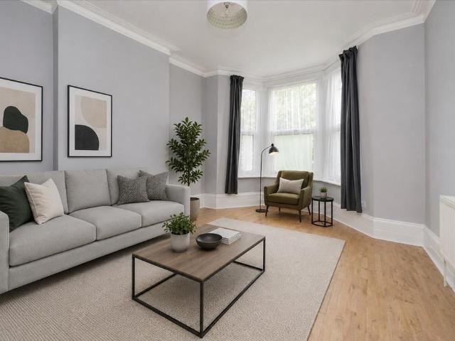 Percy Road, London 1 bed flat to rent £2,492 pcm £575 pw