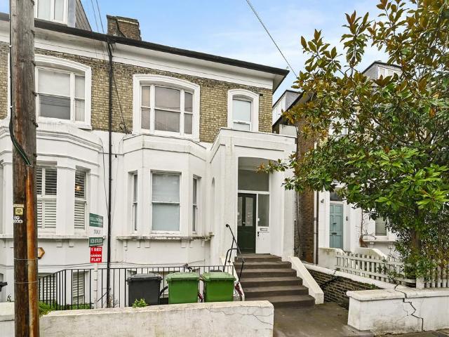 Percy Road, London W12 1 bed flat to rent £1,900 pcm £438 pw