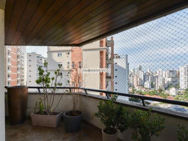 Perdizes! Oportunidade! Vista paradisíaca e permanente para o Vale do Pacaembu!