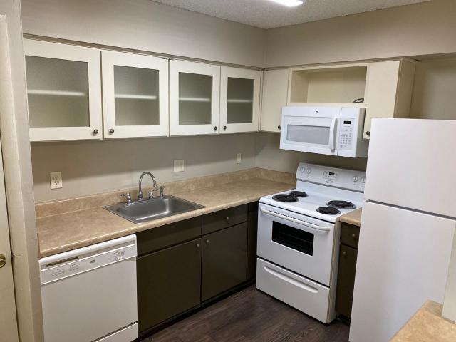 Perfect Midtown Location 2 Bedroom Apartment for Rent at 2780 Madison Ave, Memphis, TN 38111