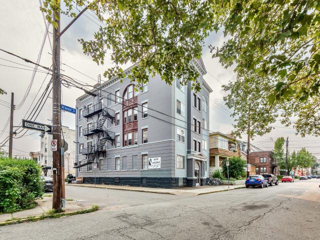 Perfect Apartments in South Oakland * Walk to Pitt * Pet Friendly * In the heart of Oakland * Tour Today