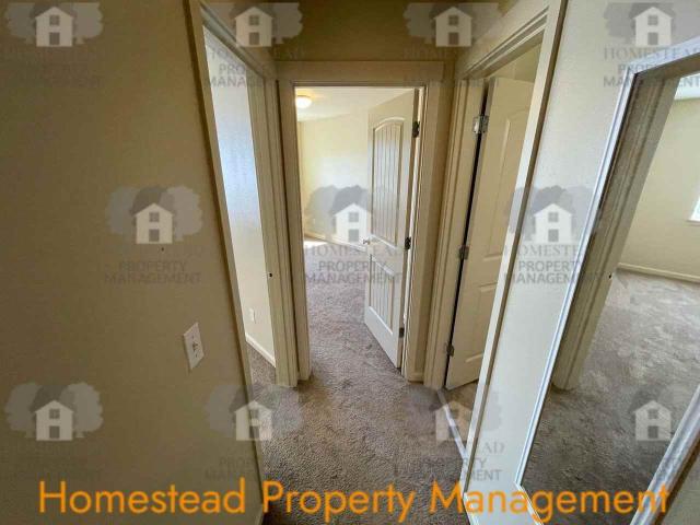 Perfect commuter location! 3 Bedroom Apartment for Rent at 400 Catron St N, Monmouth, OR 97361