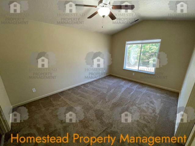 Perfect commuter location! 3 Bedroom Apartment for Rent at 400 Catron St N, Monmouth, OR 97361