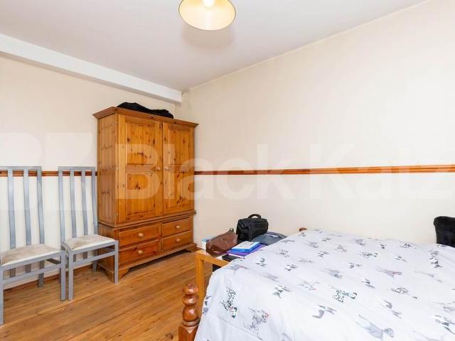Perfect for 2 sharers and located within close proximity to the Regents Canal