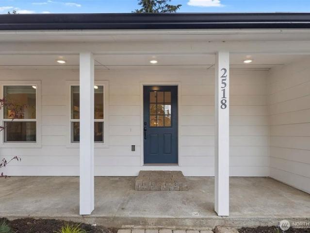 Perfect Large Room w/ Bath and Private Entrance