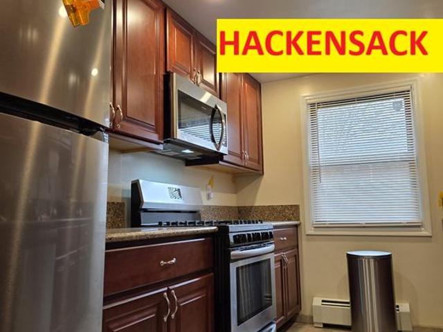 Perfect loc, 35 min bus to NYC 1 block away+Parkng