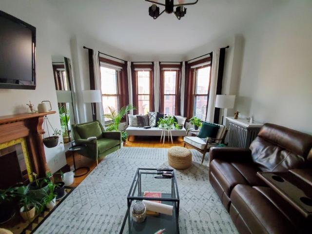 Perfect Room Stunning Brownstone FABULOUS Location
