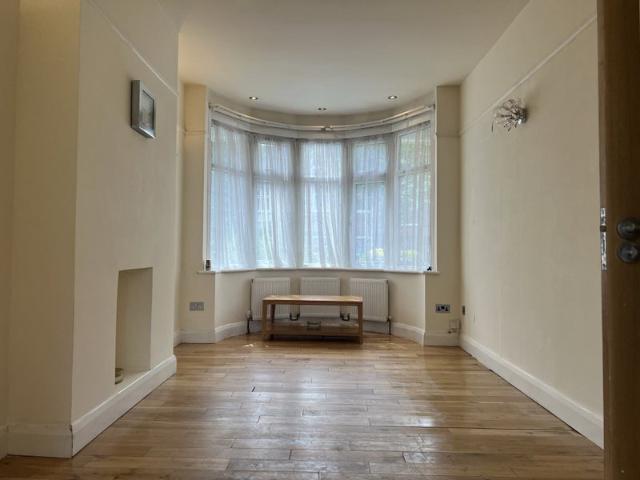 Perfect 3 bedroom house in Gantshill