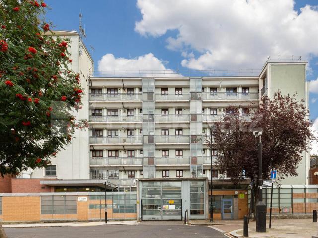 Perfectly located 2 bedroom perfect for students and professional sharers