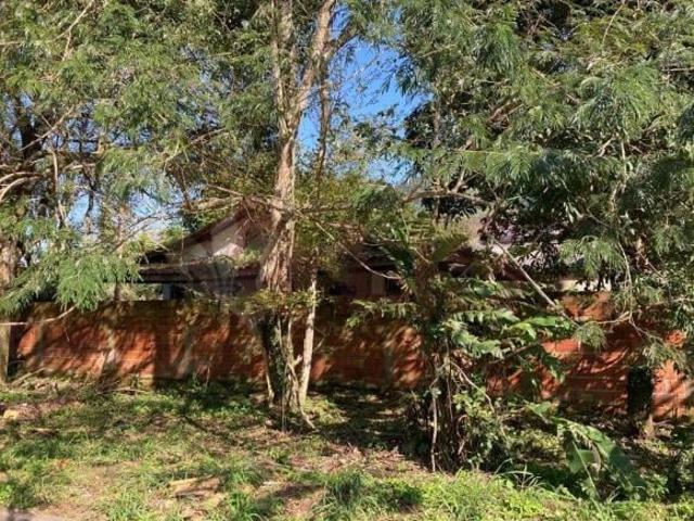 PERFEITA LOCALIZAÇÃO, CASA TÉRREA. BAIRRO TRANQUILO E SEGURO. FRENTE PARA PRAÇA
