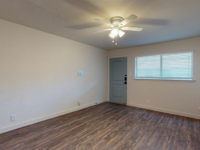 Pergola at Bishop Ridge 1 Bedroom Apartment for Rent at 711 N Ewing Ave, Dallas, TX 75203 Botello