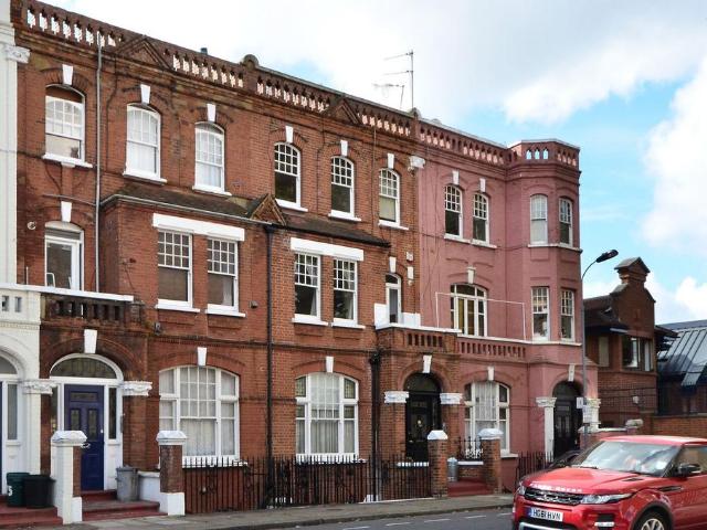 Perham Road, Barons Court, London, W14 1 bed flat to rent £3,120 pcm £720 pw