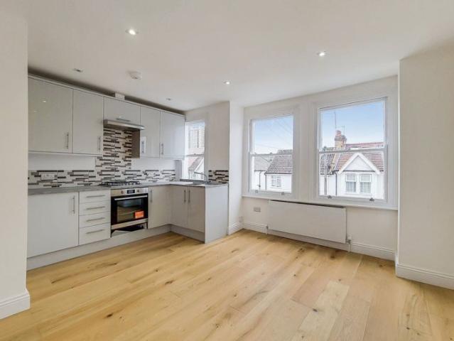 Period conversion 2 bedroom flat Hendon