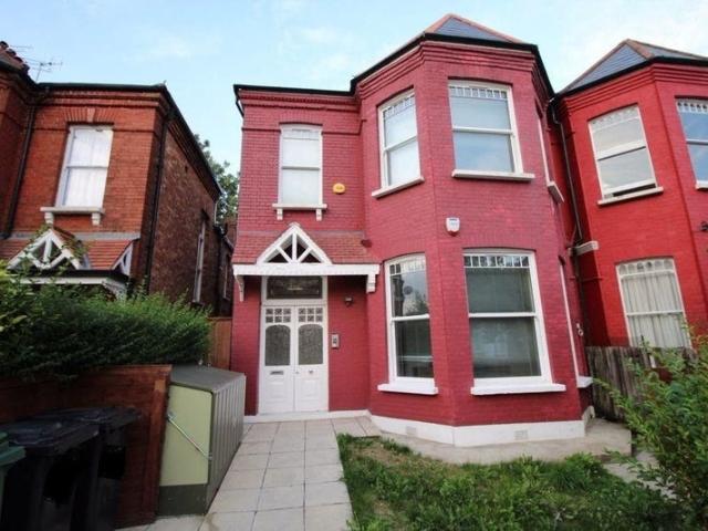 Period conversion 3 bedroom flat Cricklewwod