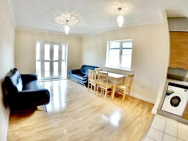 Periwood Crescent, Perivale