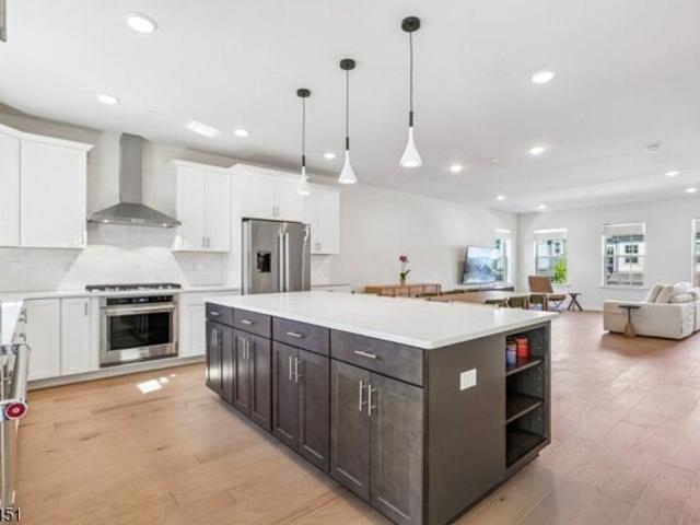Periwinkle Ln, Warren Twp, Home For Sale