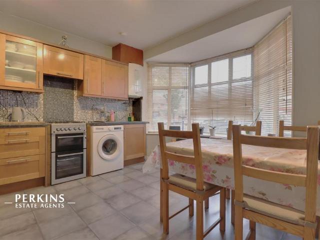 Perivale, UB6 4 bed house to rent £2,900 pcm £669 pw