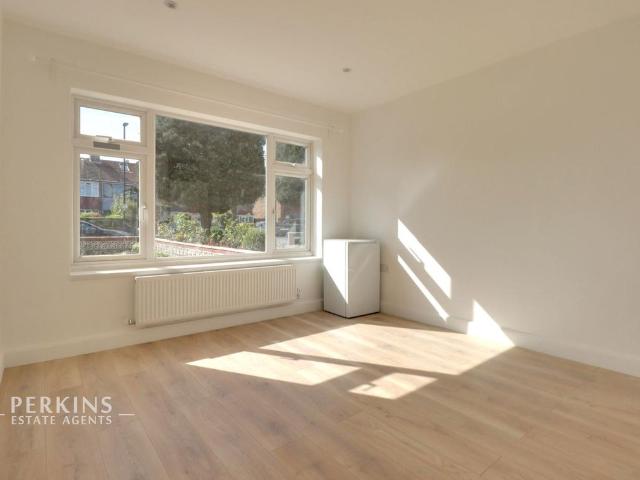 Perivale UB6, Room to rent, £1,000 pcm | PrimeLocation