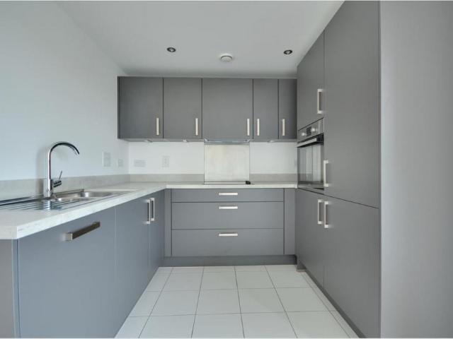 Perkins Gardens, Uxbridge, UB10 2 bed flat to rent £1,900 pcm £438 pw