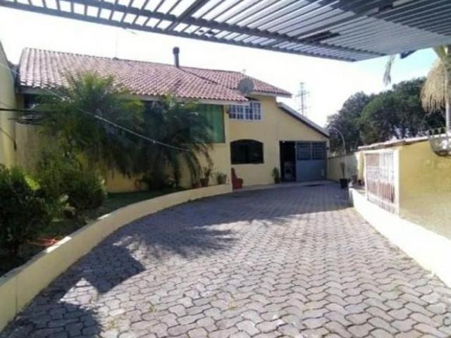 PERMUTA Casa a venda Semi mobiliada, 03 quartos, 04 vagas, churrasqueira no Boqueirão em Curitiba