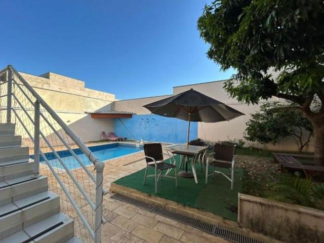 PERMUTA 70% EM IMÓVEIS! LINDA CASA COM 4 SUÍTES, ÁREA GOURMET AO LADO DA PISC. TERRENO 510M…