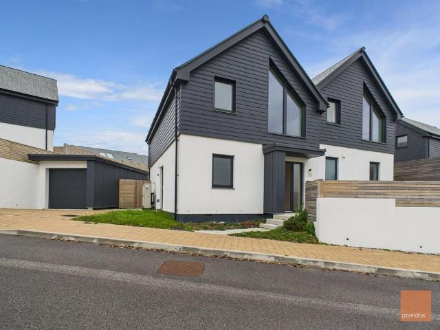 Perranporth 4 bed detached house to rent £3,500 pcm £808 pw