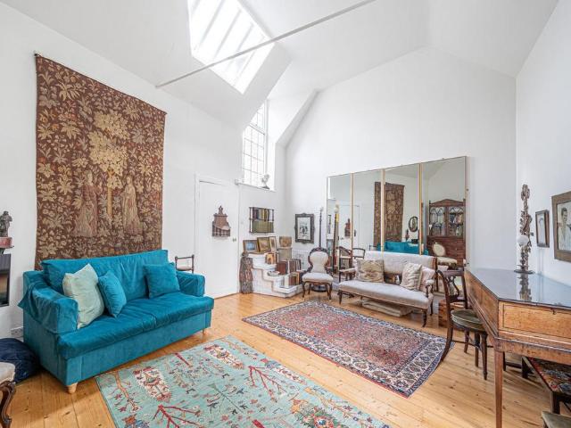 Perrins Walk, Hampstead, London, NW3 3 bed house to rent £8,667 pcm £2,000 pw