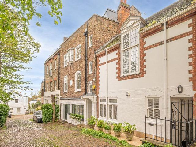 Perrins Walk, Hampstead, London NW3, 3 bed property to rent, £8,667 pcm | PrimeLocation