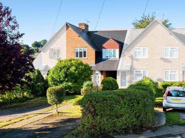 Perrior Road Godalming GU7 3 bed terraced house to rent £1,900 pcm £438 pw