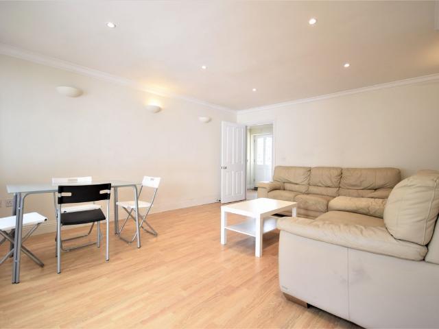Perry Vale, Forest Hill SE23, Room to rent, £850 pcm | PrimeLocation
