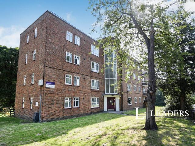 Perry Vale, London, SE23 3 bed flat to rent £1,950 pcm £450 pw