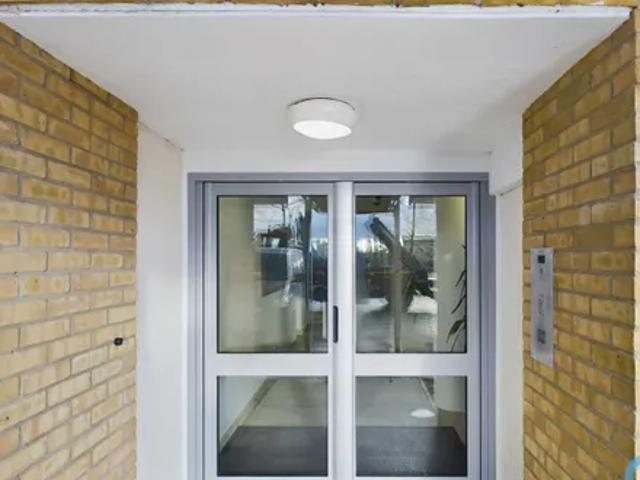 Perry Court, 1 Maritime Quay, Millwall, London, E14 3QE, United Kingdom | 3 bed apartment for rent #167213024 | Rentberry