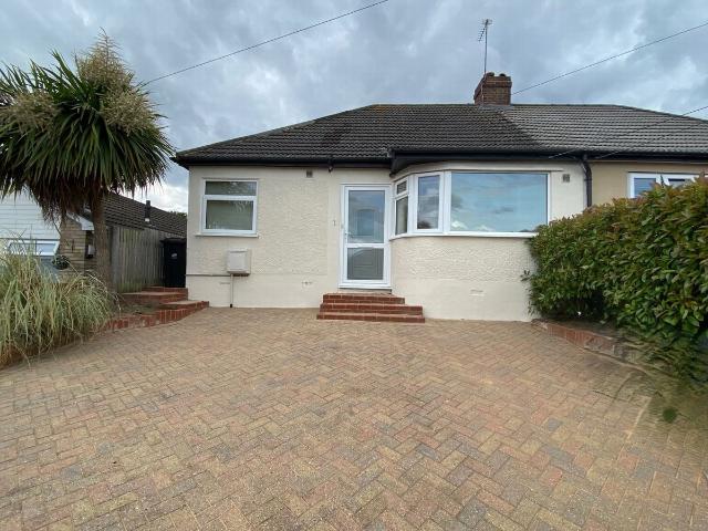 Perry Hall Close, Orpington BR6, 2 bed bungalow to rent, £1,750 pcm | PrimeLocation