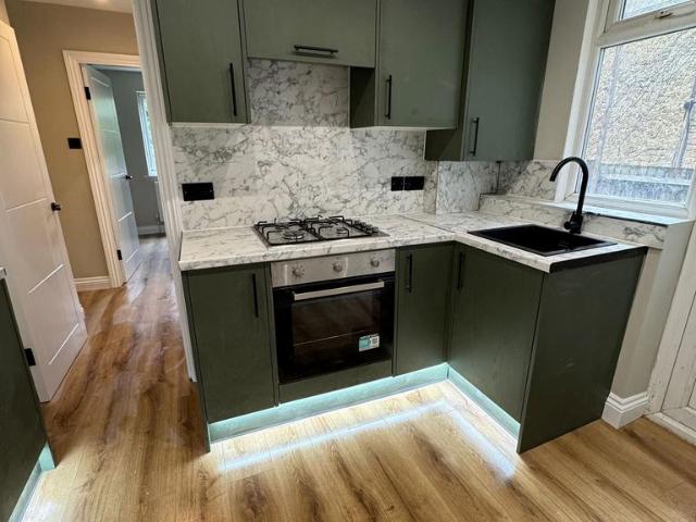 Perry Hill, Catford, SE6 2 bed flat to rent £2,100 pcm £485 pw