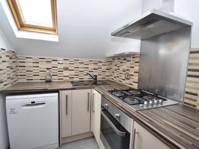 Perry Hill SE6 1 bed flat to rent £1,550 pcm £358 pw