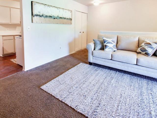 Perry Place Apartments LLC 2 Bedroom Apartment for Rent at 505 Old Oak Ct, Pontiac, MI 48340