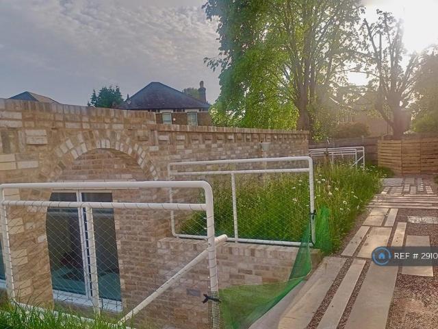 Perry Rise, London, SE23 2 bed detached house to rent £2,700 pcm £623 pw