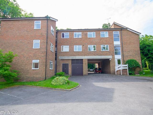 Perrymount Road, Clair Court. 1 bed flat to rent £1,150 pcm £265 pw