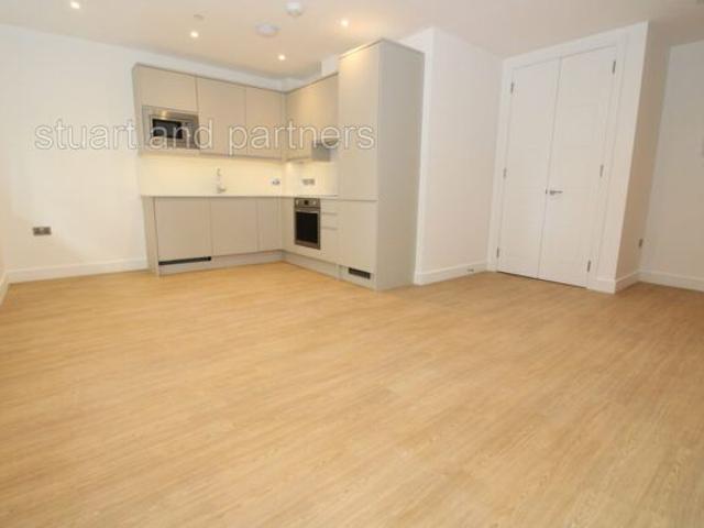 Perrymount Road, Haywards Heath RH16, 1 bed flat to rent, £1,175 pcm | PrimeLocation