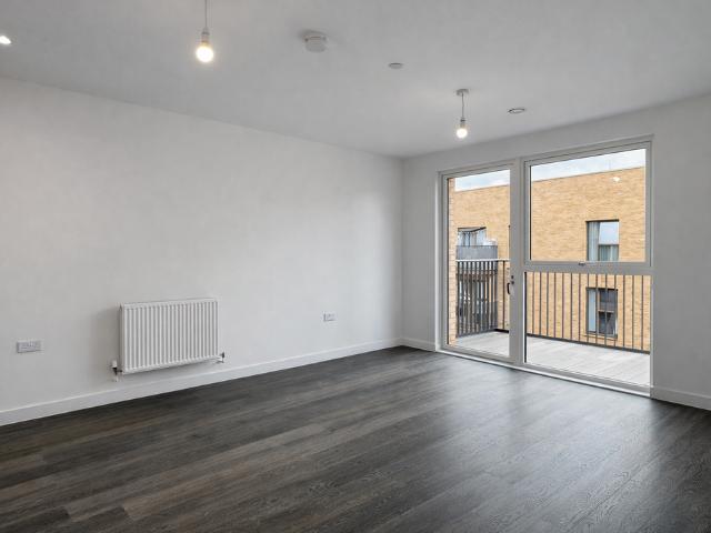 Perryfield Way, Hendon, London 1 bed flat to rent £1,900 pcm £438 pw