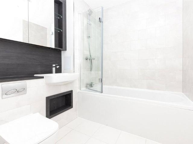 Perryfield Way, London, NW9 1 bed apartment to rent £1,750 pcm £404 pw