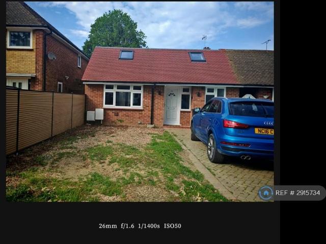 Perrylands, Horley, RH6 2 bed bungalow to rent £1,900 pcm £438 pw