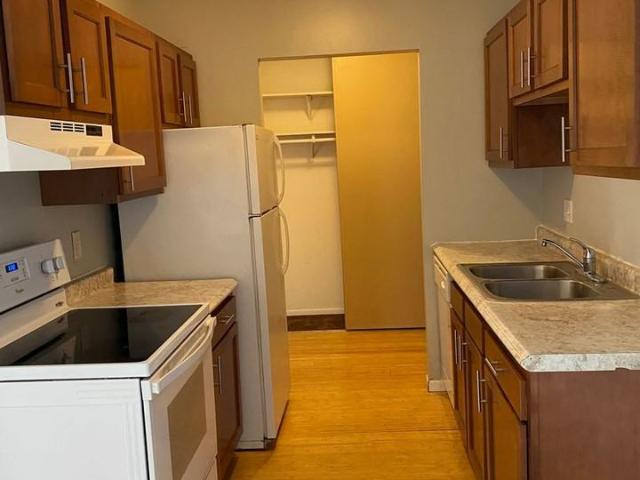 PERSAUD BRAMANTES APARTMENTS 2 Bedroom Apartment for Rent at 800 County Road D W, Arden Hills, MN 55112 Arden Hills Shoreview