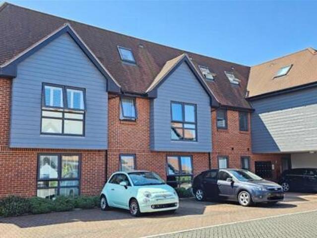Perseus House, Francis Close, 2 Bedroom Apartment