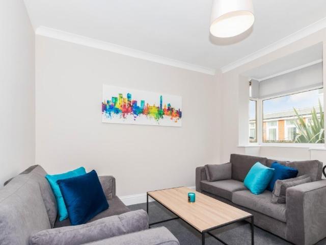 Pershore Avenue Selly Park. 2 bed house to rent £1,295 pcm £299 pw