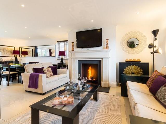 Pershore Manor, Bridge St, Pershore. 4 bed detached house to rent £2,700 pcm £623 pw