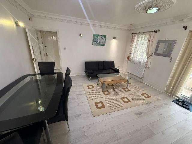 Pershore Road, Selly Park B29, 1 bed flat to rent, £1,200 pcm | PrimeLocation