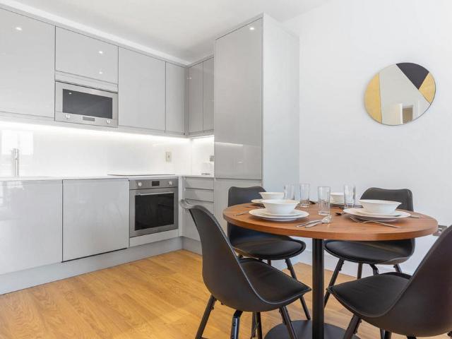 Pershore Street, Birmingham B5 2 bed flat to rent £1,550 pcm £358 pw