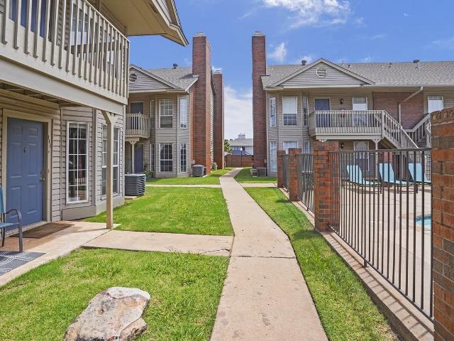 Persimmon Square Apartments 2 Bedroom Apartment for Rent at 12113 Heritage Park Road, Oklahoma City, OK 73120